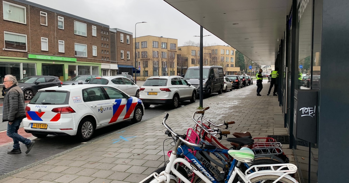 De dag na de gewelddadige dood van Diego (50) uit Enschede, gaat het ...