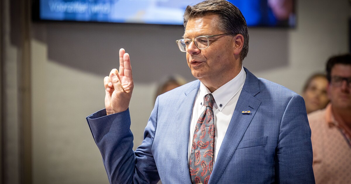 Frank Niens (59) is de nieuwe wethouder in Tubbergen, maar niet iedereen is daar blij mee: ‘Wat ...