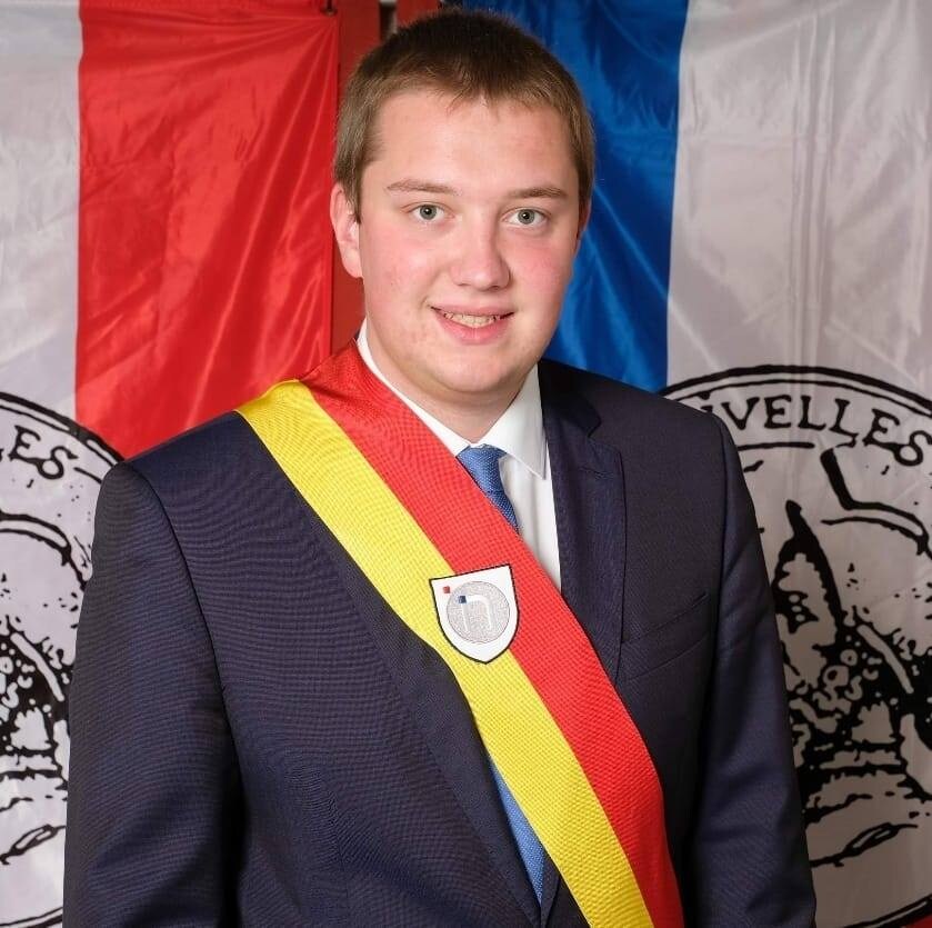 ‘Dit was een grote fout’: Belgische politicus door het stof om foto in ...