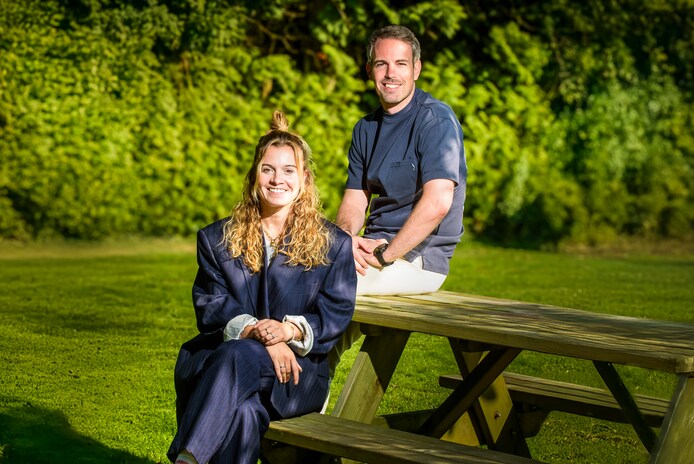 Meidenvoetbal groeit aanzienlijk, en dat is volgens Maud Roetgering ...