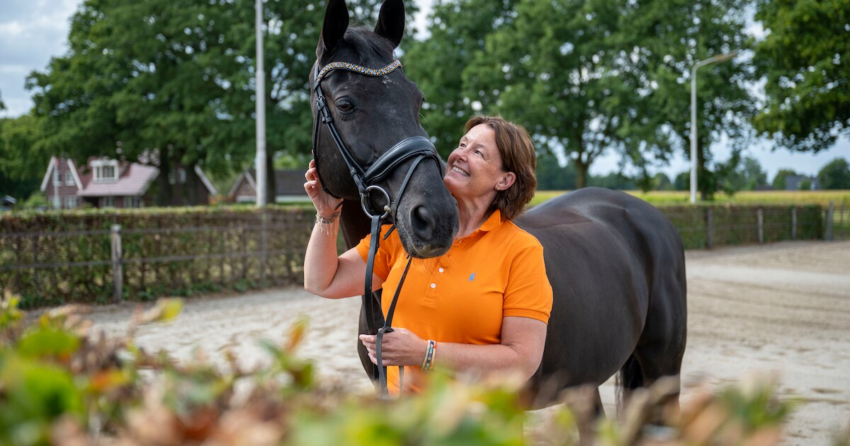 Tegen het advies van artsen in stapte Loes (47) weer op een paard, nu ...
