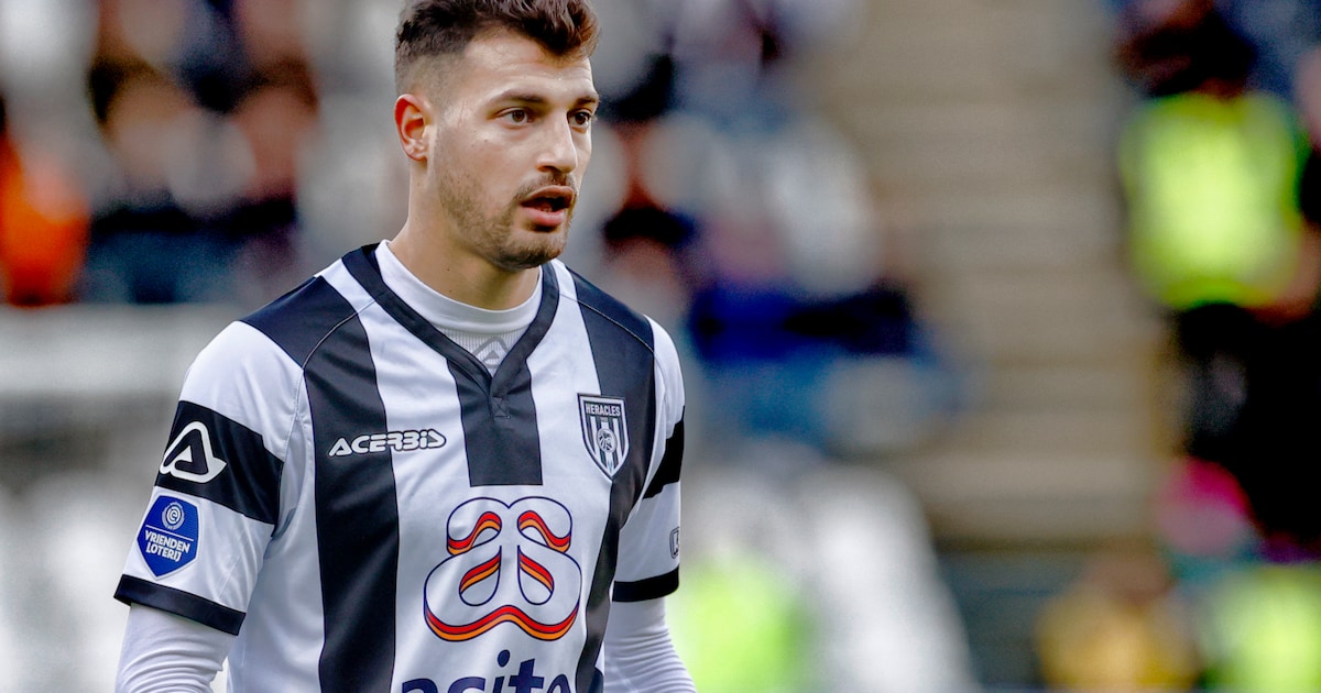Tóch nog transfer voor Bakis: spits stapt over naar club van Barcelona ...