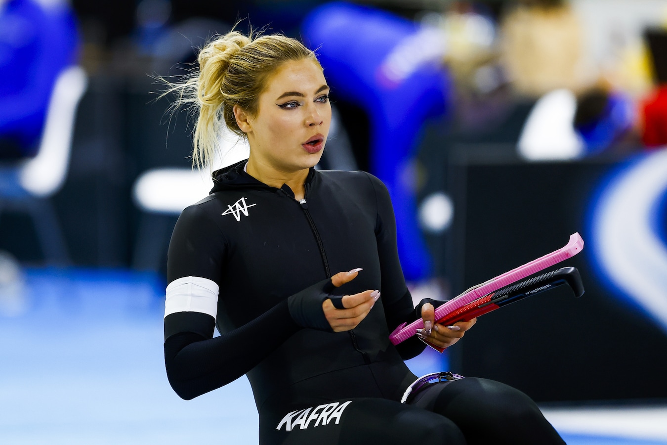 Juichende Jake Paul ziet in Thialf hoe Jutta Leerdam vierde Nederlandse ...