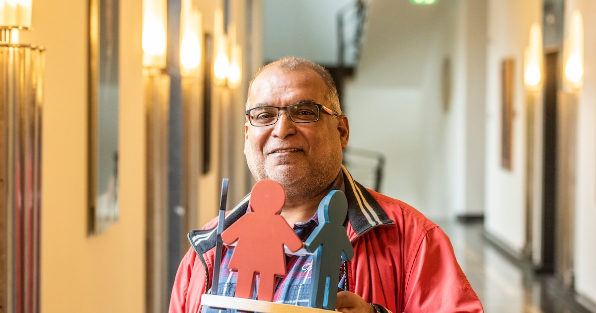 Shamie (53) wint Beste Buur Bokaal in Enschede: hoe hij voor dealers en ...