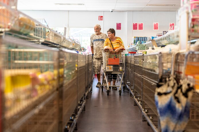Deze Twentse winkel verkoopt producten die over de datum zijn, en het ...