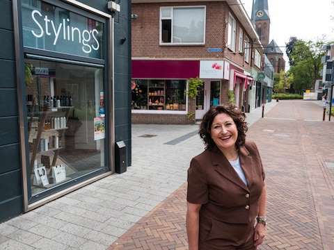 Dit is Brigiet Schoemaker, de ‘regeltante’ van Hengelo: ‘Laat maar ...