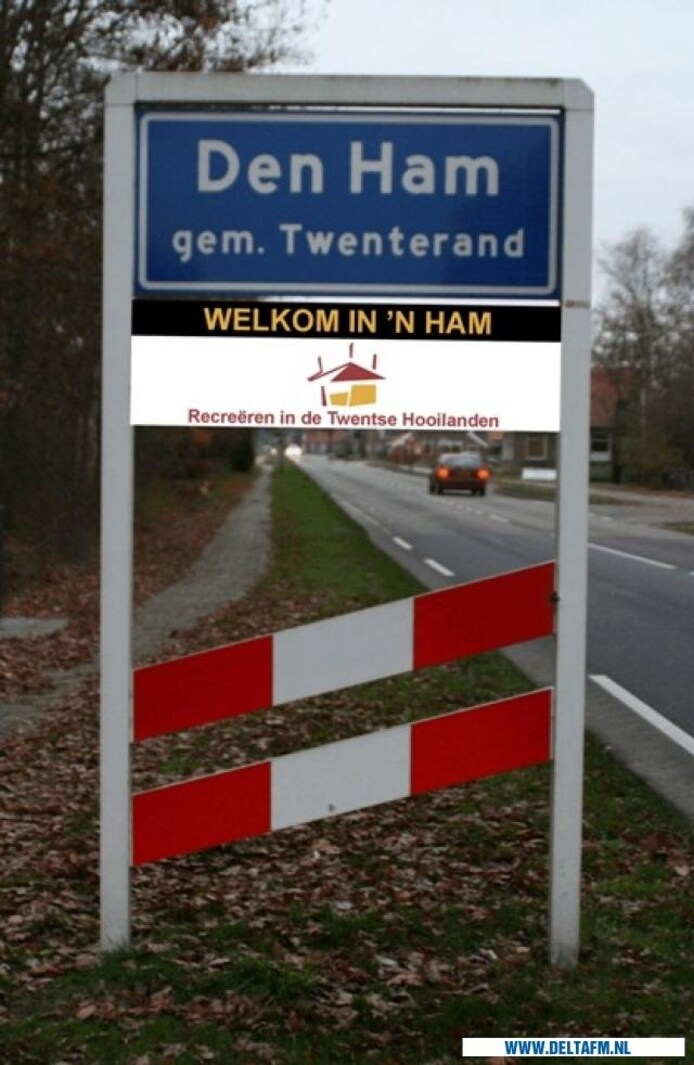 Ondernemer maakt ludiek plaatsnaambord | Almelo e.o. | tubantia.nl