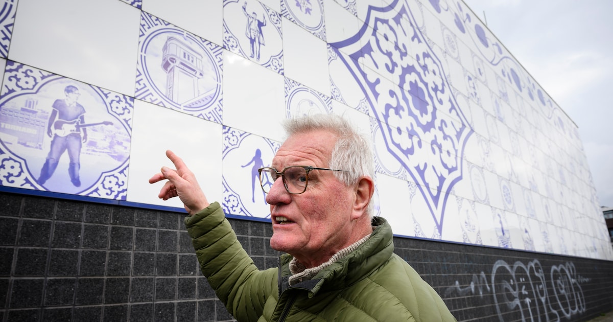 Henry heeft bij elke tegel op De Stadshaard een verhaal: ‘Die auto? Dat ...