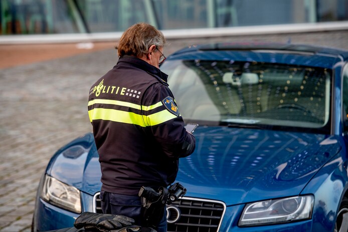 Dikke rekeningen, boetes en andere ellende: ex neemt na scheiding auto ...
