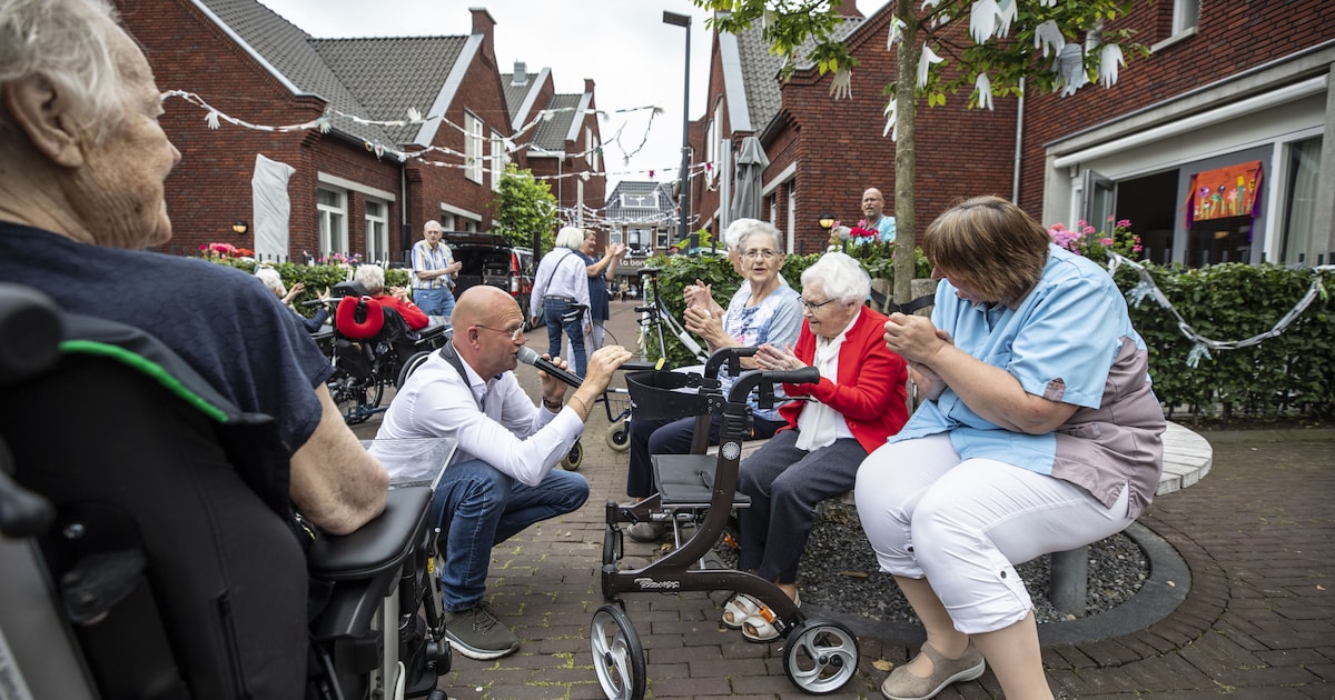 Eekmanhof: hofje met zorg hartje Denekamp; ‘Lustrumfeest met oneindige ...