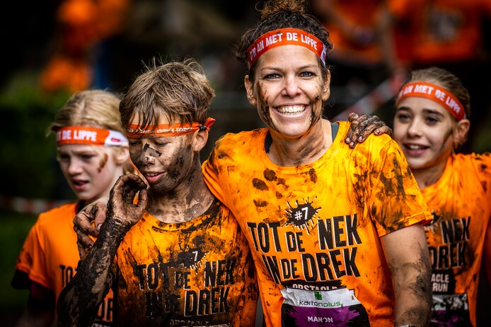 Dit was Tot de Nek in de Drek in Vriezenveen, gevangen in negen ...