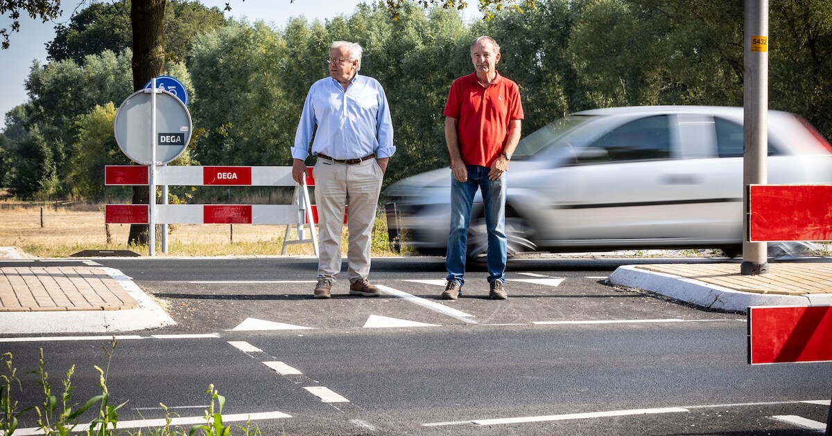 Schiet mij maar lek: Gevaarlijke fietsoversteek moet open, nu maar ...