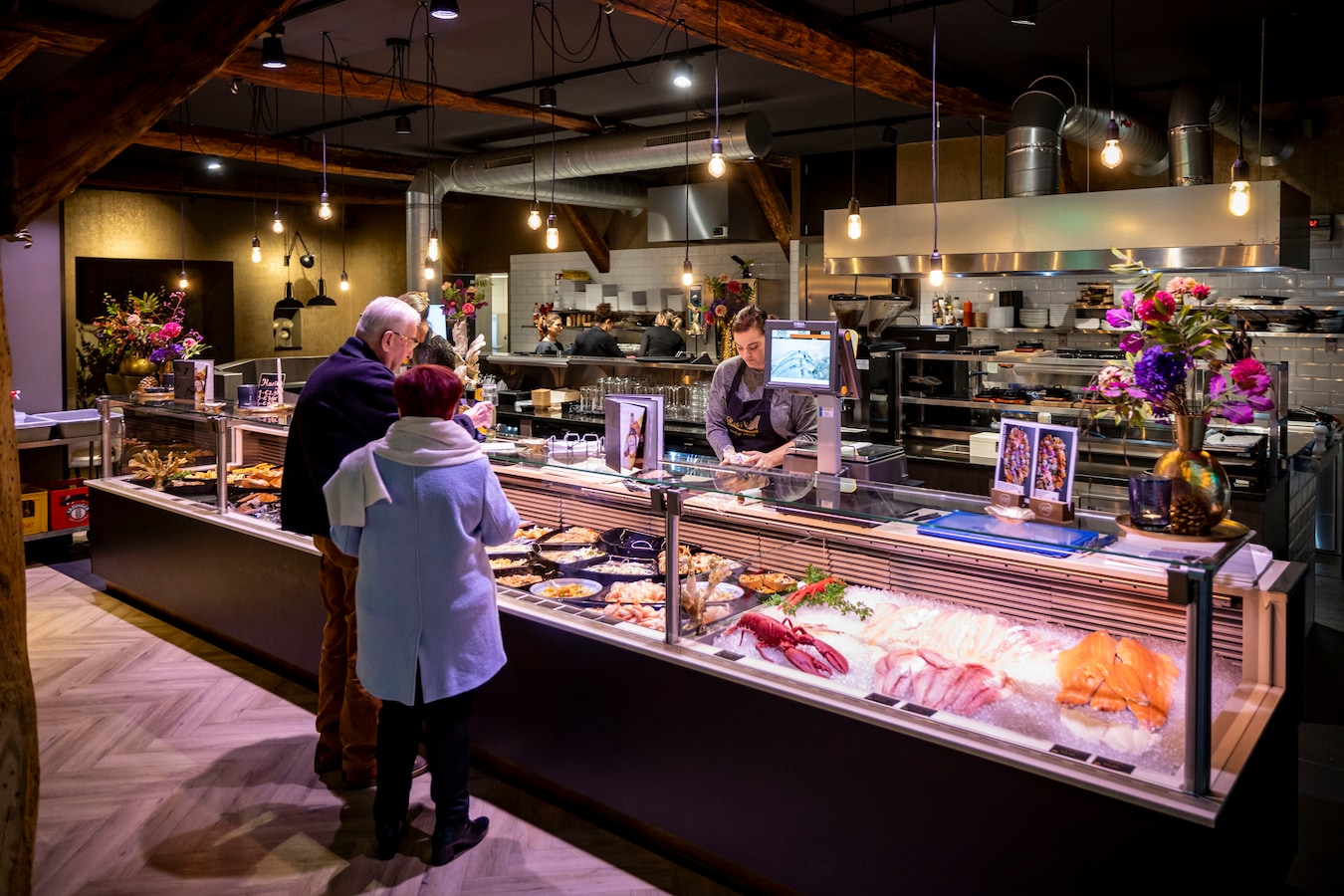 In dit Twentse restaurant kun je kiezen: eet je je vis in Nederland, of ...