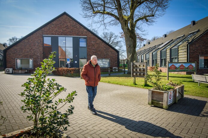 Twee jaar nadat de deuren bij Enschedees woonzorgcomplex van het slot ...