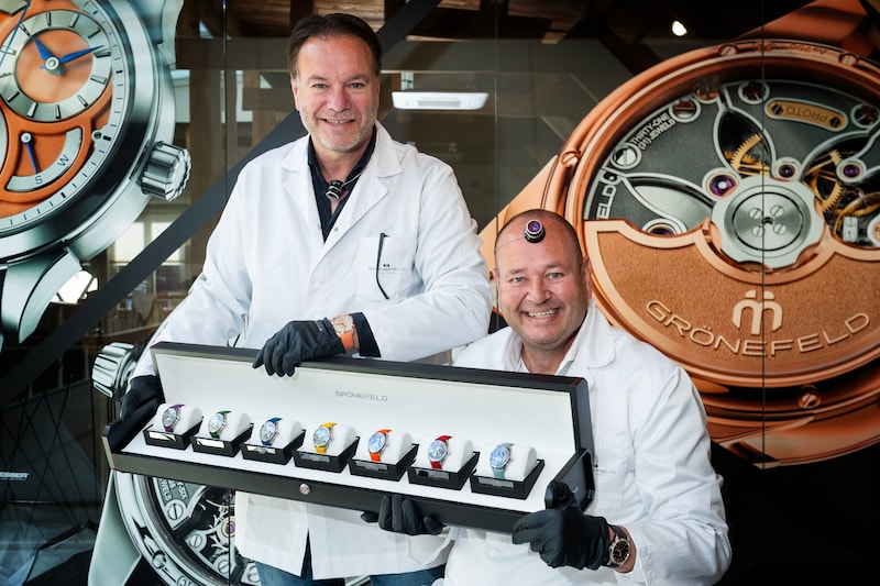 Zeven horloges, één koffer: Twents meesterwerk kost bijna een half ...