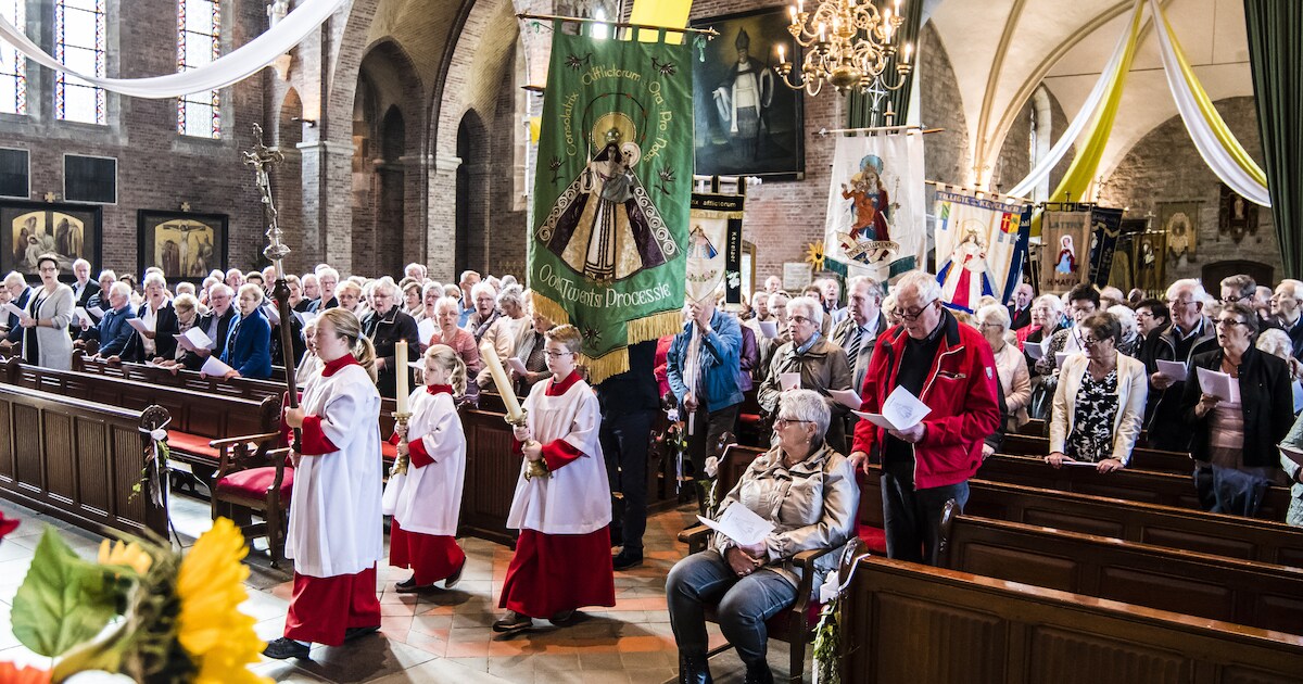 Kerken Noordoost-Twente per 1 juli weer open: de communie krijg je met ...
