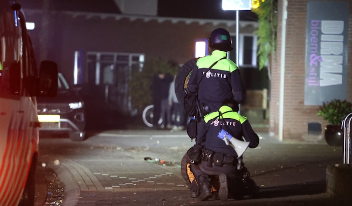 Extra oud en nieuw-bescherming voor politie: agenten krijgen speciale ...