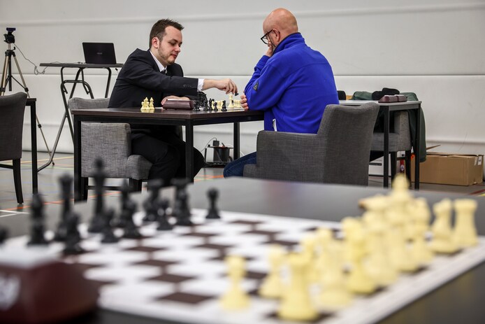 En maar doorschaken in Almelo, zes dagen lang: ‘Laten zien dat schaken ...