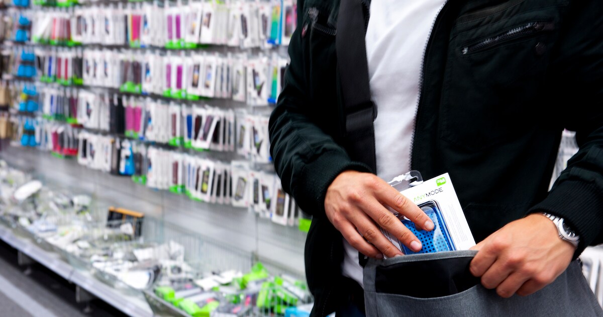 G. (41) uit Enschede misbruikte in Haaksbergen pinpas en pleegde ...