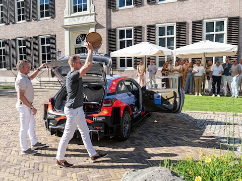 Eén vaatje, drie winnaars en een berg geld: haringparty Rijssen opnieuw ...