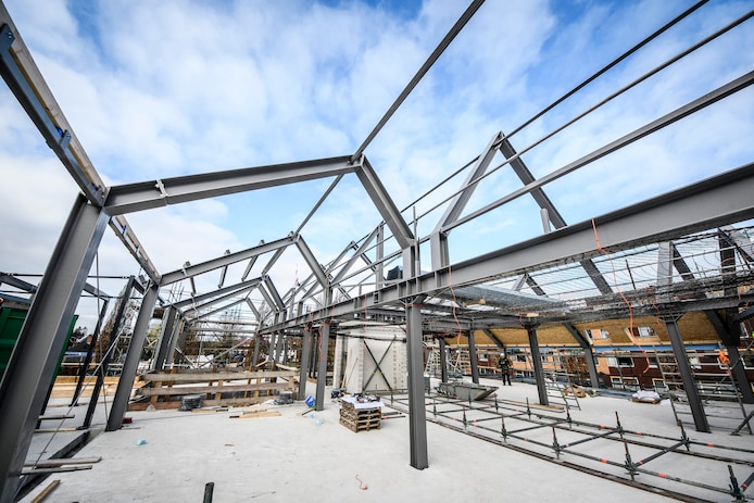 Huis van Borne krijgt vorm met grote stalen constructies en ‘Lego-blokken’ | Borne | tubantia.nl