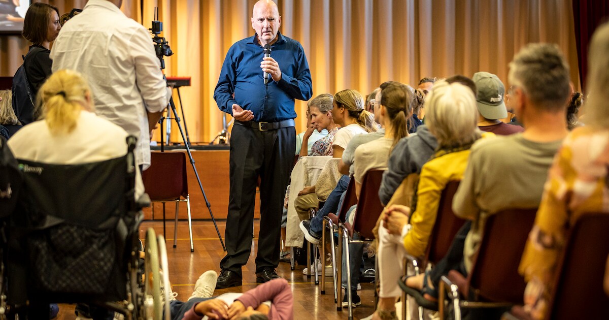 Honderden gelovige Europeanen in Notter voor miracle meeting: ‘Er zijn ...