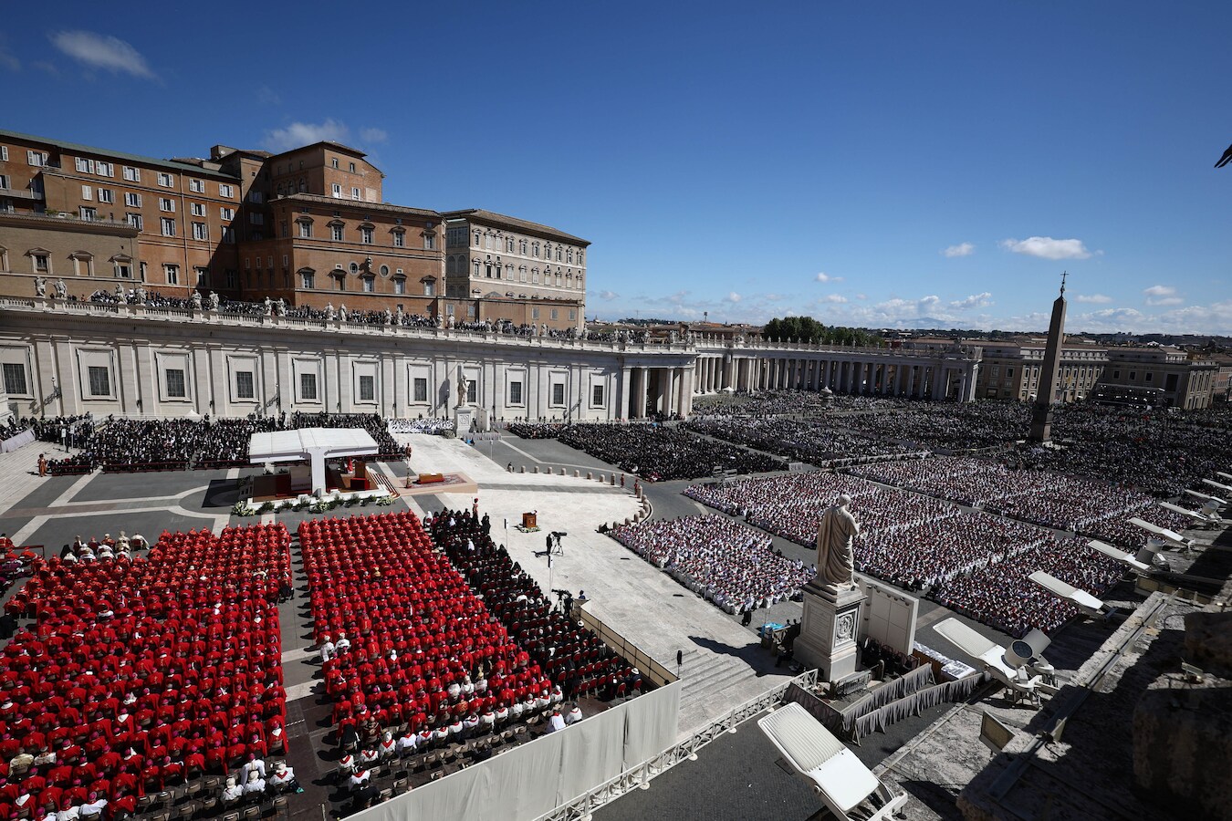 Imposant - en vredig - afscheid van de ‘paus van het volk’ in het ...