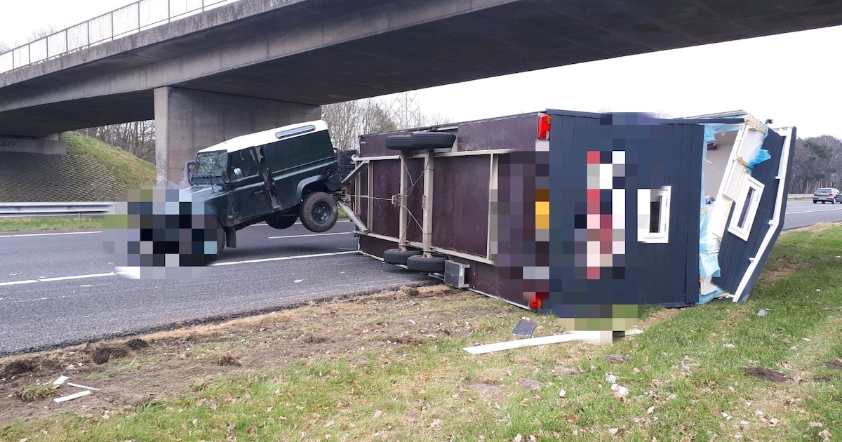 Gekantelde aanhanger zorgt voor verkeershinder op A35 | Hengelo ...