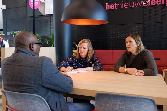 Huwelijk kapot en diep in de schulden: hoe Nana (48) slachtoffer werd ...