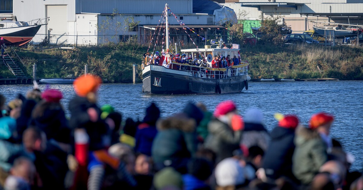 Vol verwachting klopt ons hart, Sint is weer in het land en hier in Enschede en Haaksbergen komt ...