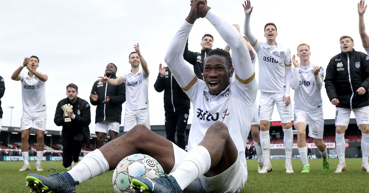 Een wedstrijdbal naar Sierra Leone? Harry uit Almelo wil spits Sankoh ...