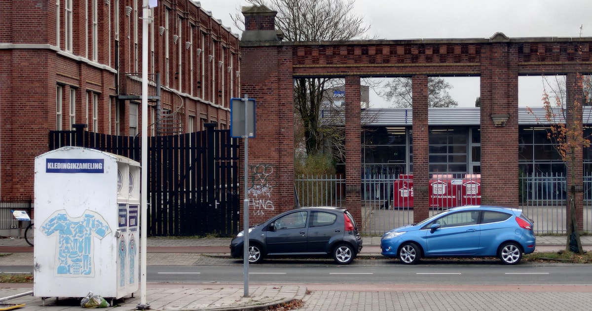 ‘Hondsbrutaal!’ Kledingcowboy zet pal voor kledingbank eigen ...