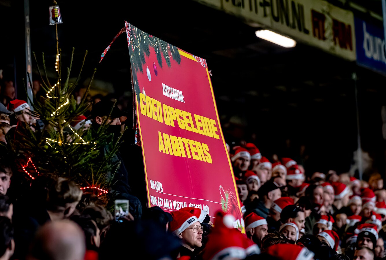 Ludieke acties en spektakel: Go Ahead Eagles sluit 2024 in stijl af met zege op NAC | Foto ...