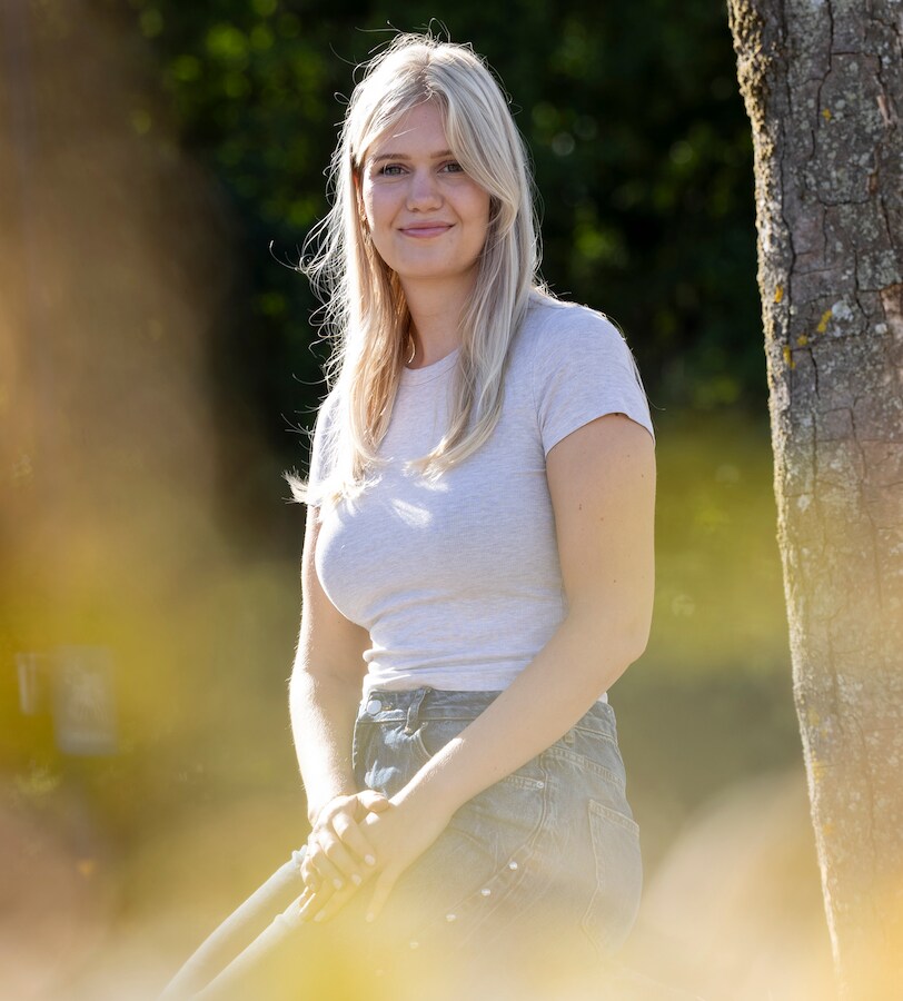 Als haar vader overlijdt, merkt Arwen dat haar vrienden zwijgen: ‘Hoe ...