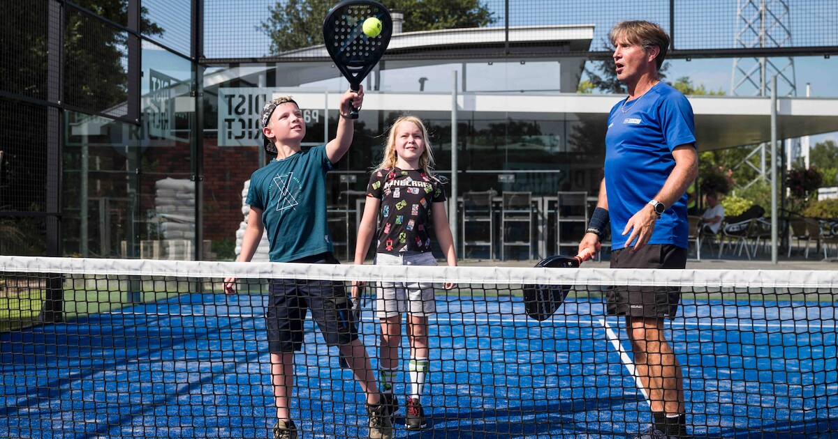 Bij deze Eibergse sportclub volg je binnenkort jeugd padellessen ...