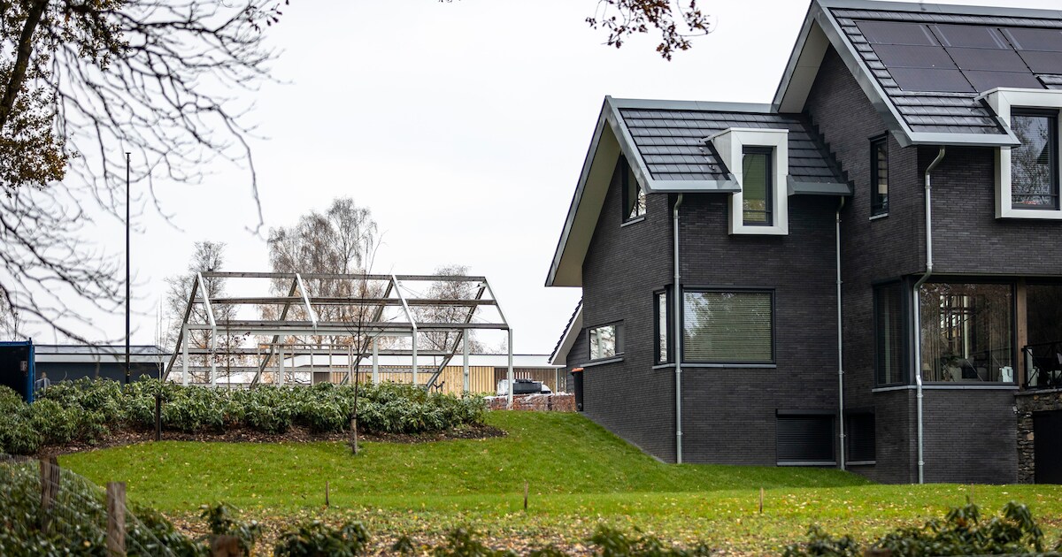 Illegale aanbouw bij nieuwe woning in Oldenzaal verdwijnt als dat moet: ‘Gaan niet trekken aan ...