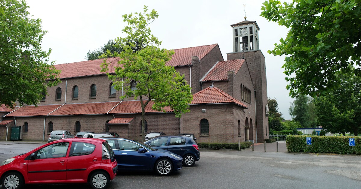 Initiatiefnemers bouwplan appartementen op kerkplein in Albergen ...