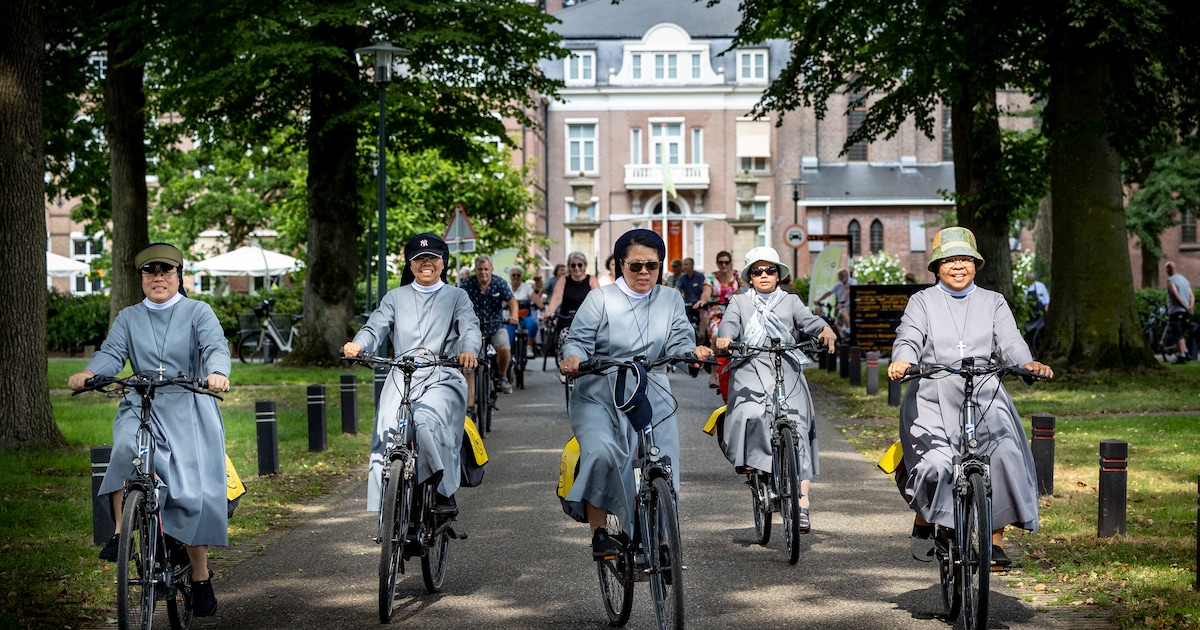 Fietsende zusters blijven roeping trouw: ‘Alles achterlaten en gaan ...