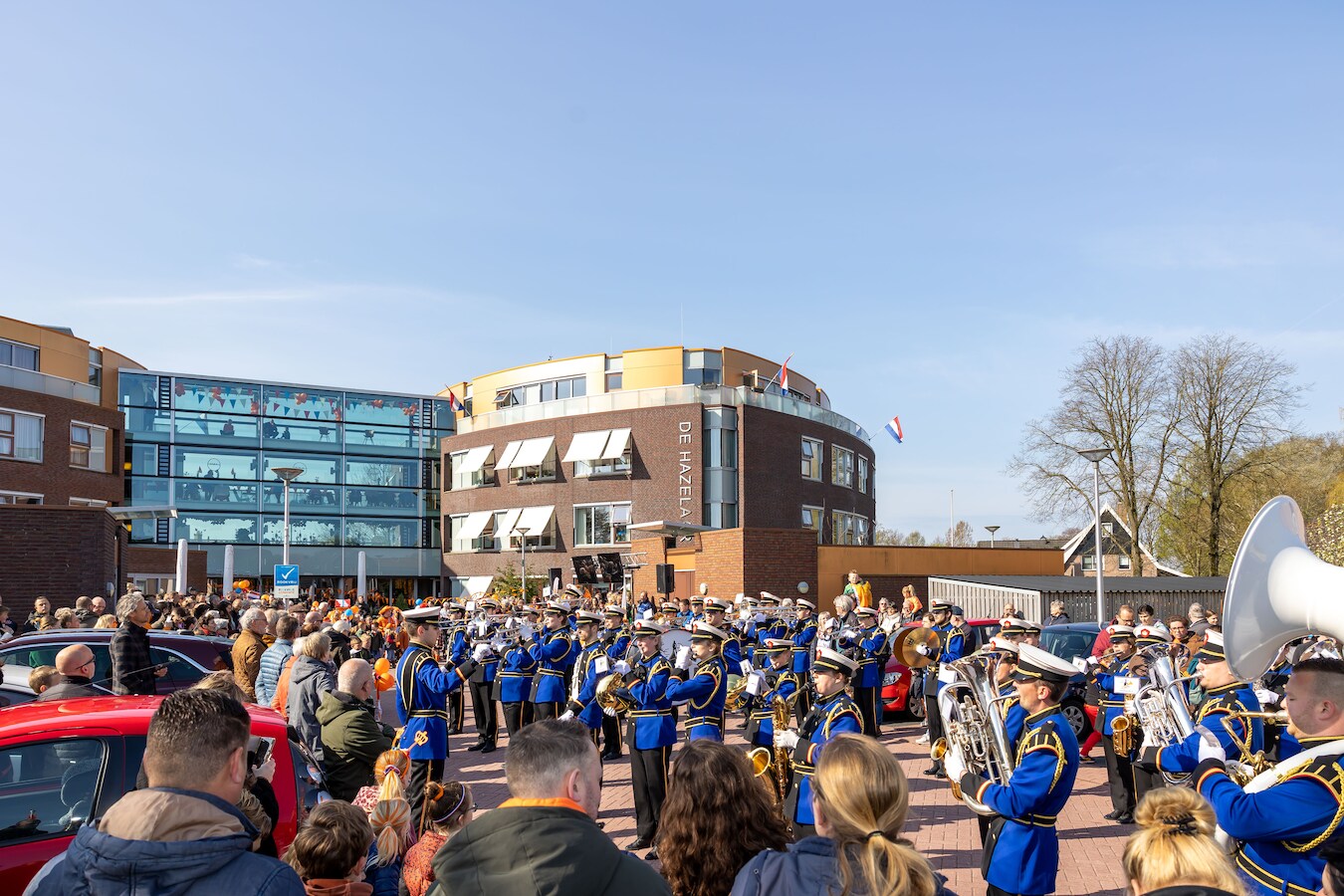 Koningsdag Hasselt: eerst het Wilhelmus en de versierde fietsen én dan ...