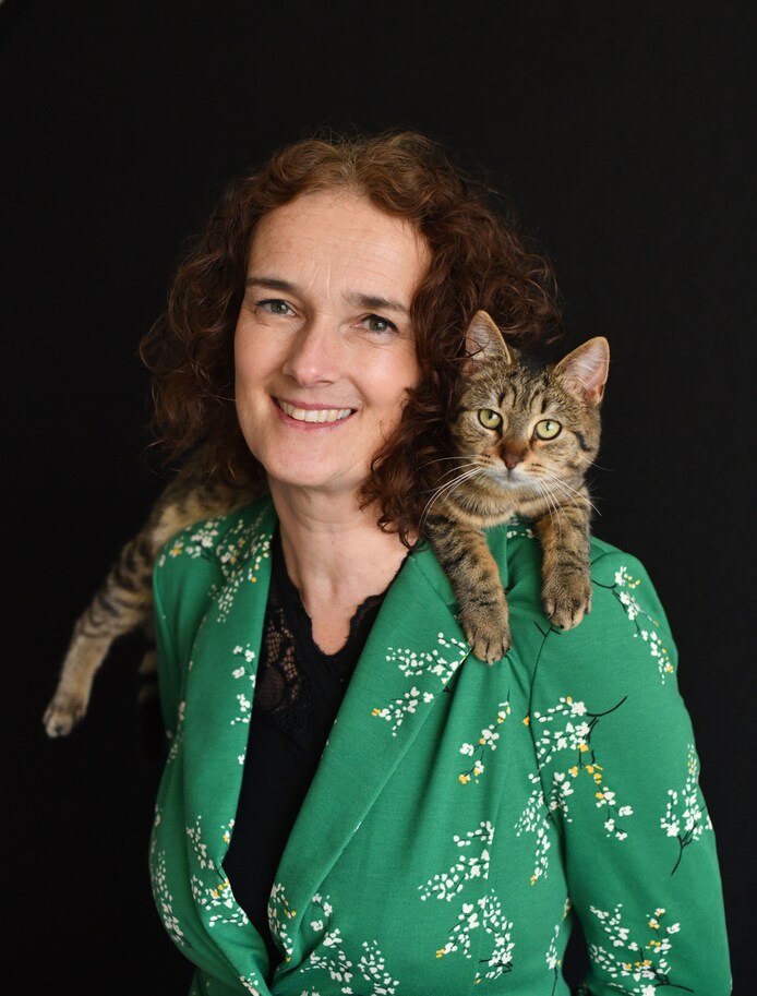 In de avonduren is onze poes geen snorhaar beter dan Trump | Nathalie ...