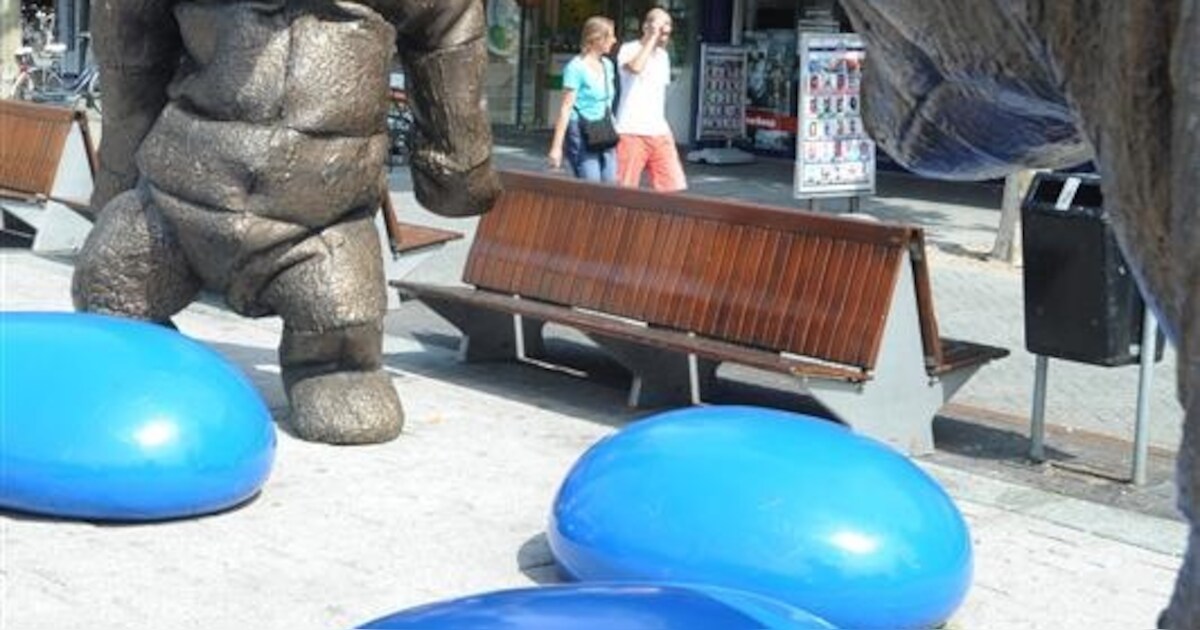 Bronzen beren op Markt ‘kunst’ | Hengelo | Tubantia.nl