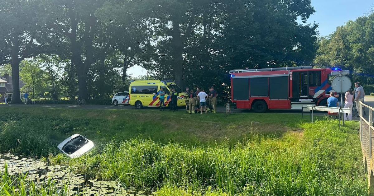 Voertuig te water in Rossum, bestuurder gewond naar ziekenhuis | Regio ...
