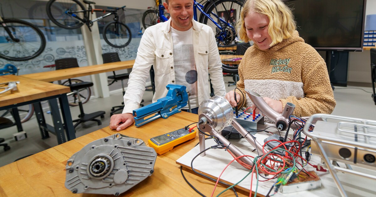 Fietsenmakers zijn al lang geen bandenplakkers meer: 'Als ze hier klaar zijn, kunnen ze een ...