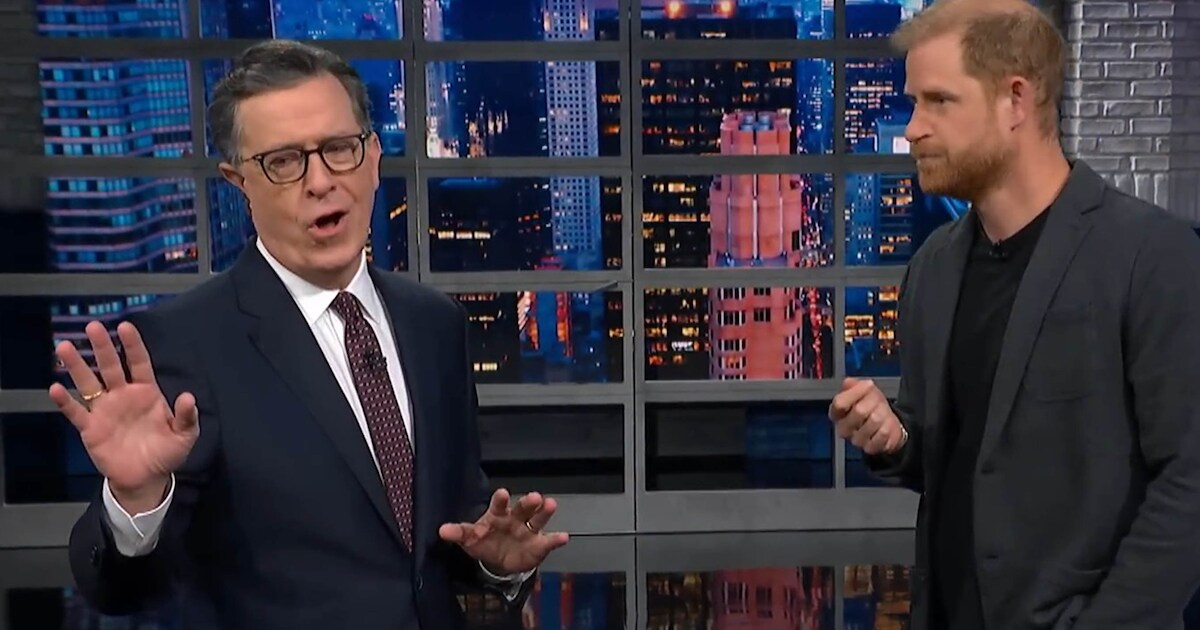 Prins Harry doet mee met sketch van talkshow-host Stephen Colbert ...