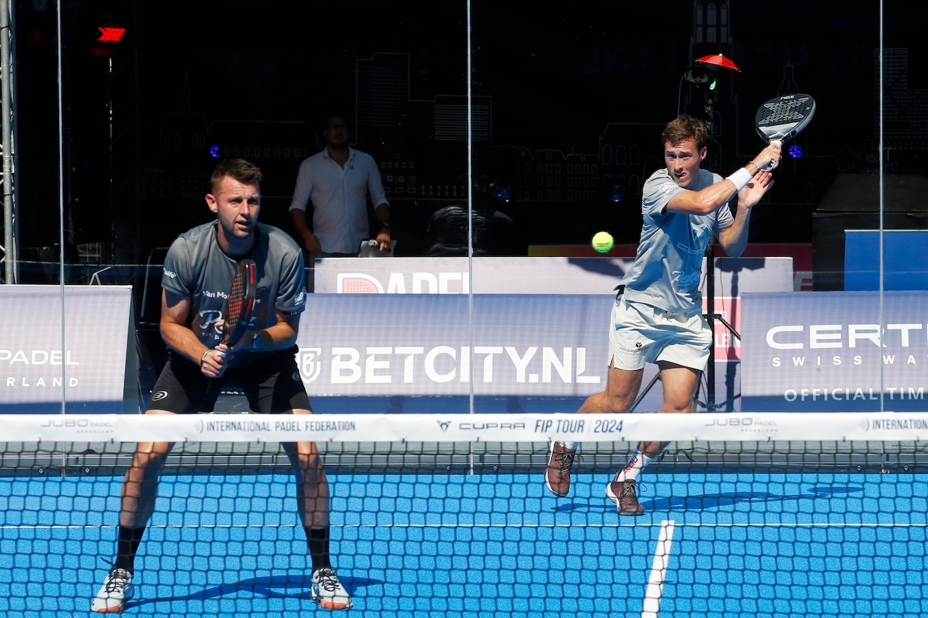 Almelose padeller Bram Meijer sluit verdrietig jaar positief af | Foto ...