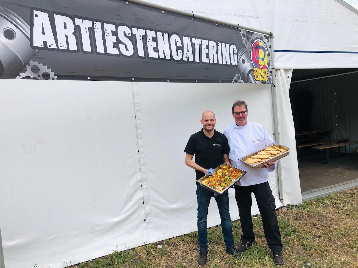 Dit Twentse bedrijf kookt voor duizenden muzikanten op Zwarte Cross ...