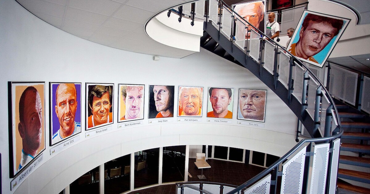 Arne Slot niet blij met zijn PEC Zwolle-schilderij en komt met een ...